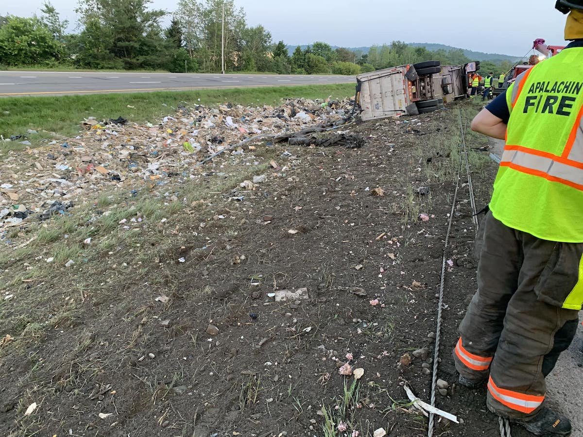 Tractor-trailer spill causes mess - Owego Pennysaver Press