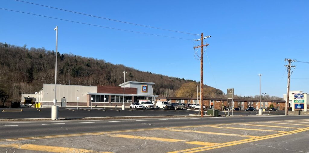 ALDI set to open on April 3; Ribbon Cutting to welcome new store ...